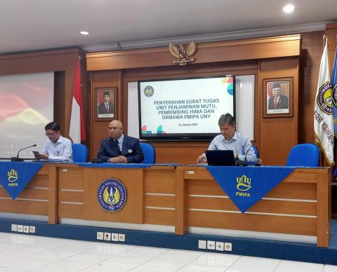 Penyerahan Surat Tugas Tim Unit Penjaminan Mutu (UPM) Fakultas Matematika dan IPA UNY tahun 2024 ...